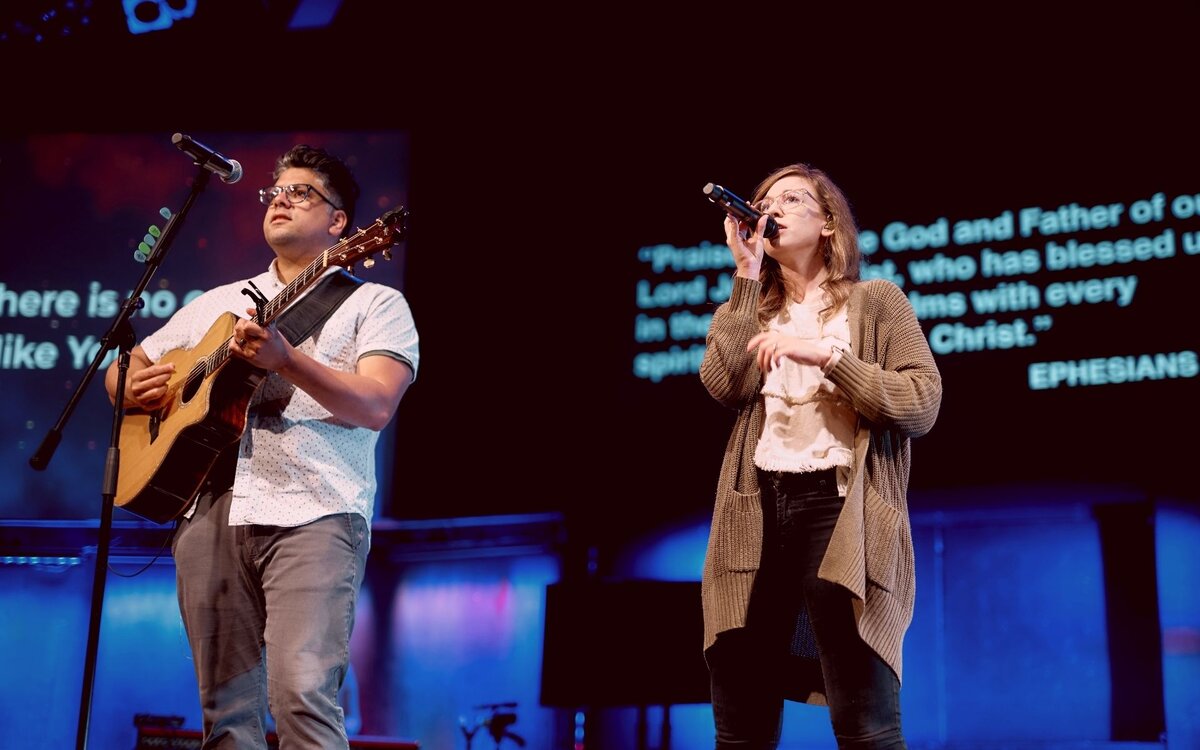 5 Ways to Turn Your Worship Band Into a Worship Team: There's no "I" in ...