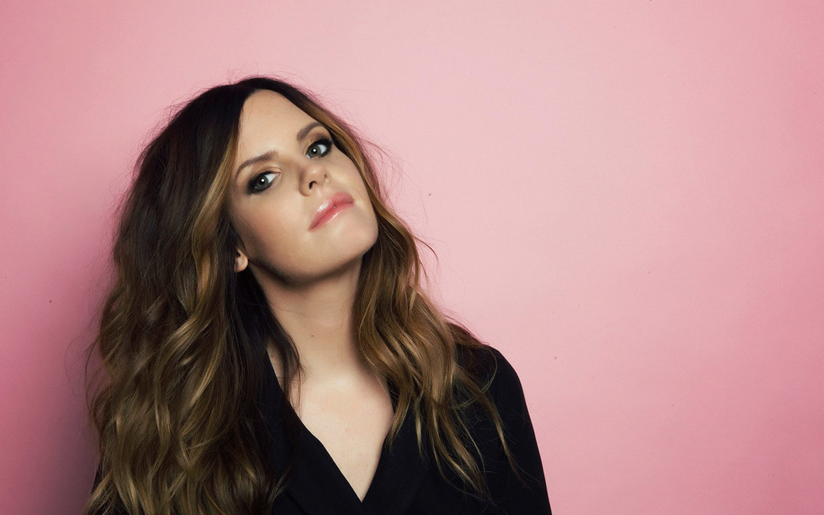 Meaning of "Fearless" by Mia Fieldes: The meaning of the song and ...